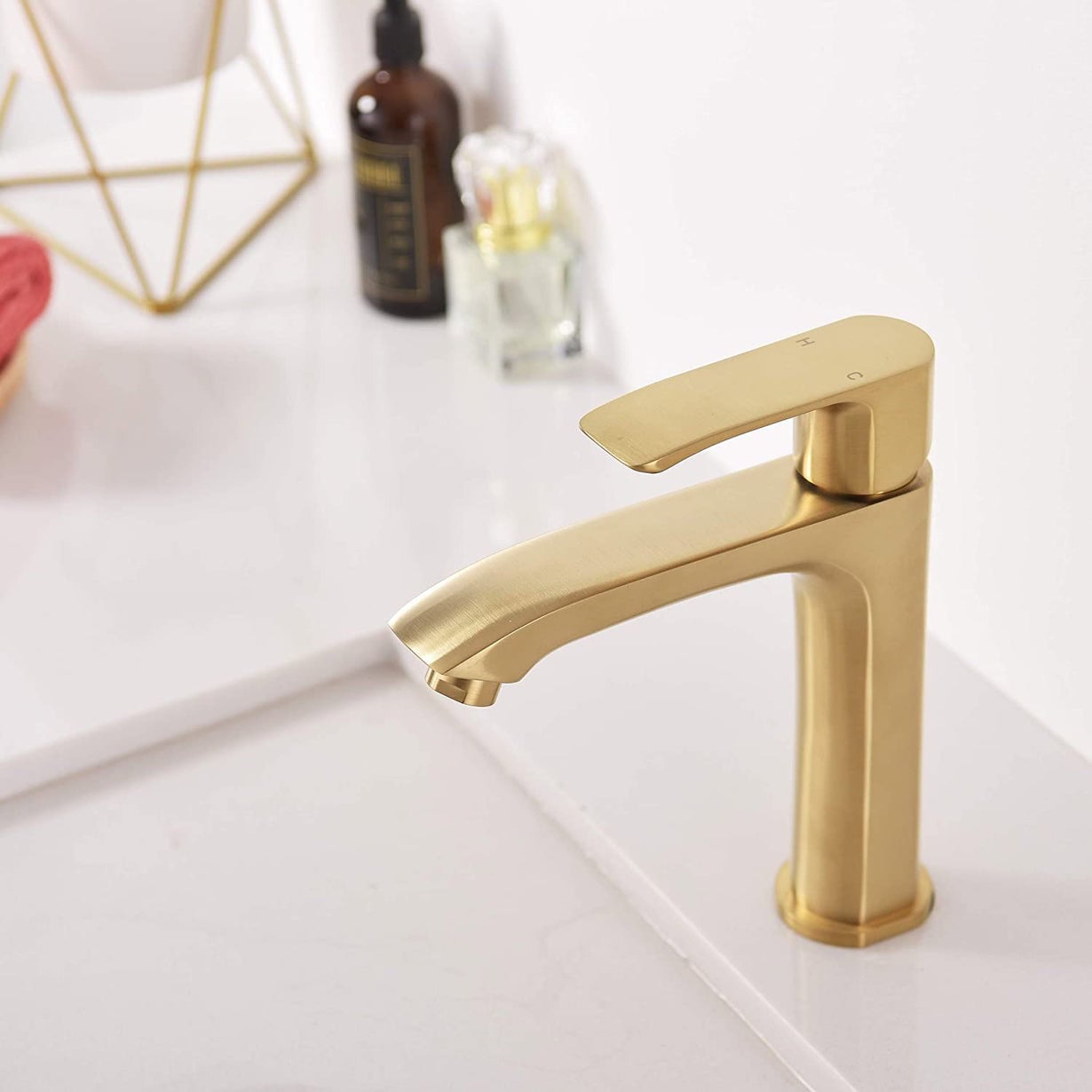 RUBY CANADA SLIM SINGLE HOLE BATHROOM FAUCET