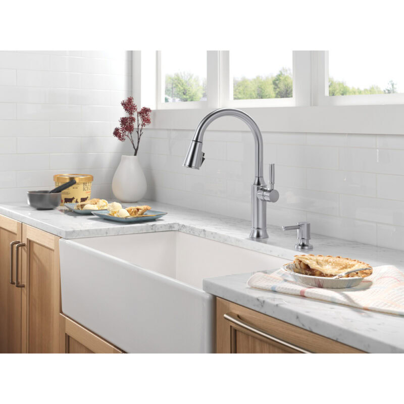 DELTA RENALDI Single Handle Pull-Down Kitchen Faucet
